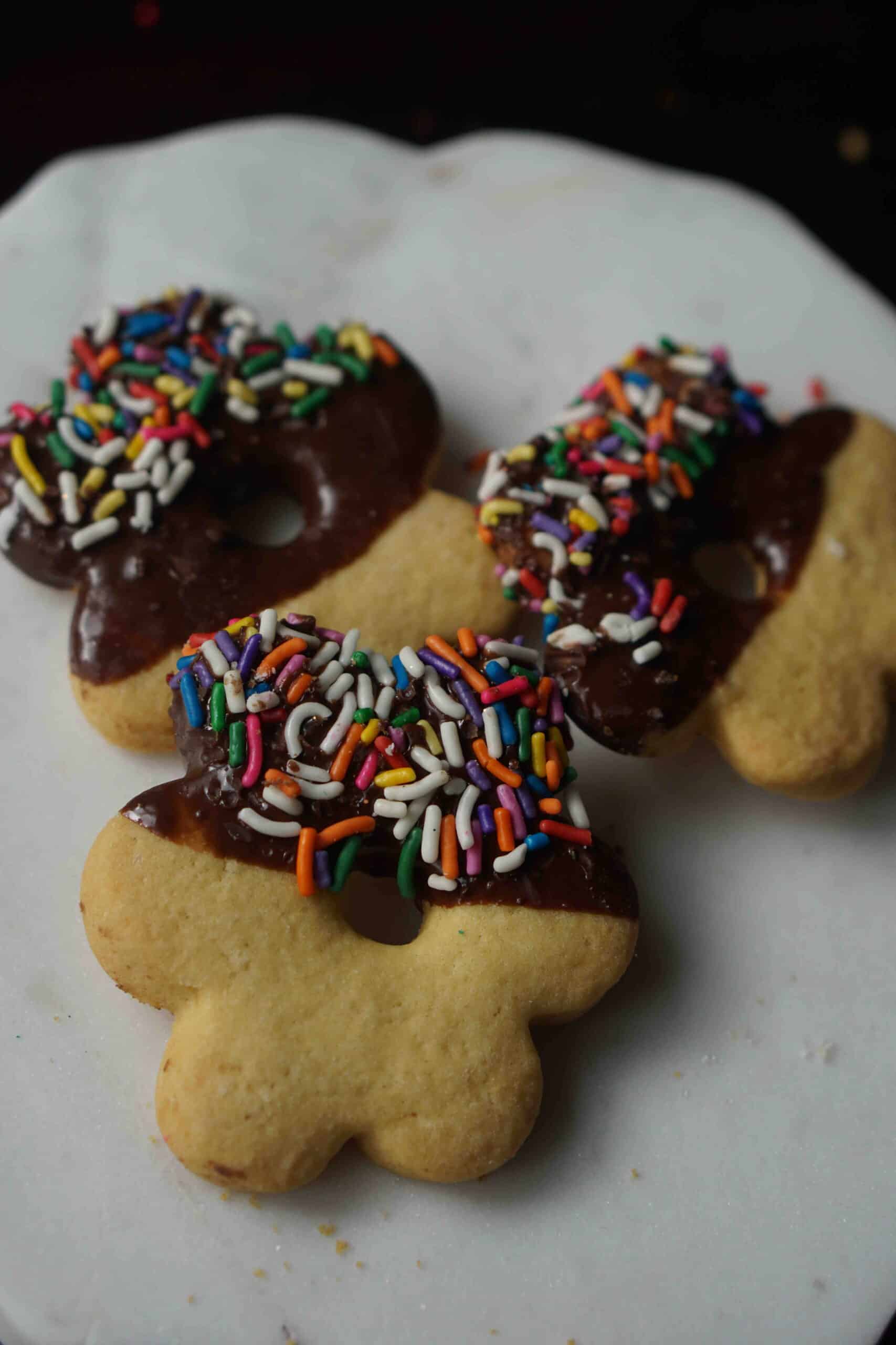Chocolate dipped flowers - Via Arthur